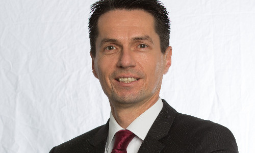 AllianceBernstein holt Verkaufsexperte von J.P. Morgan